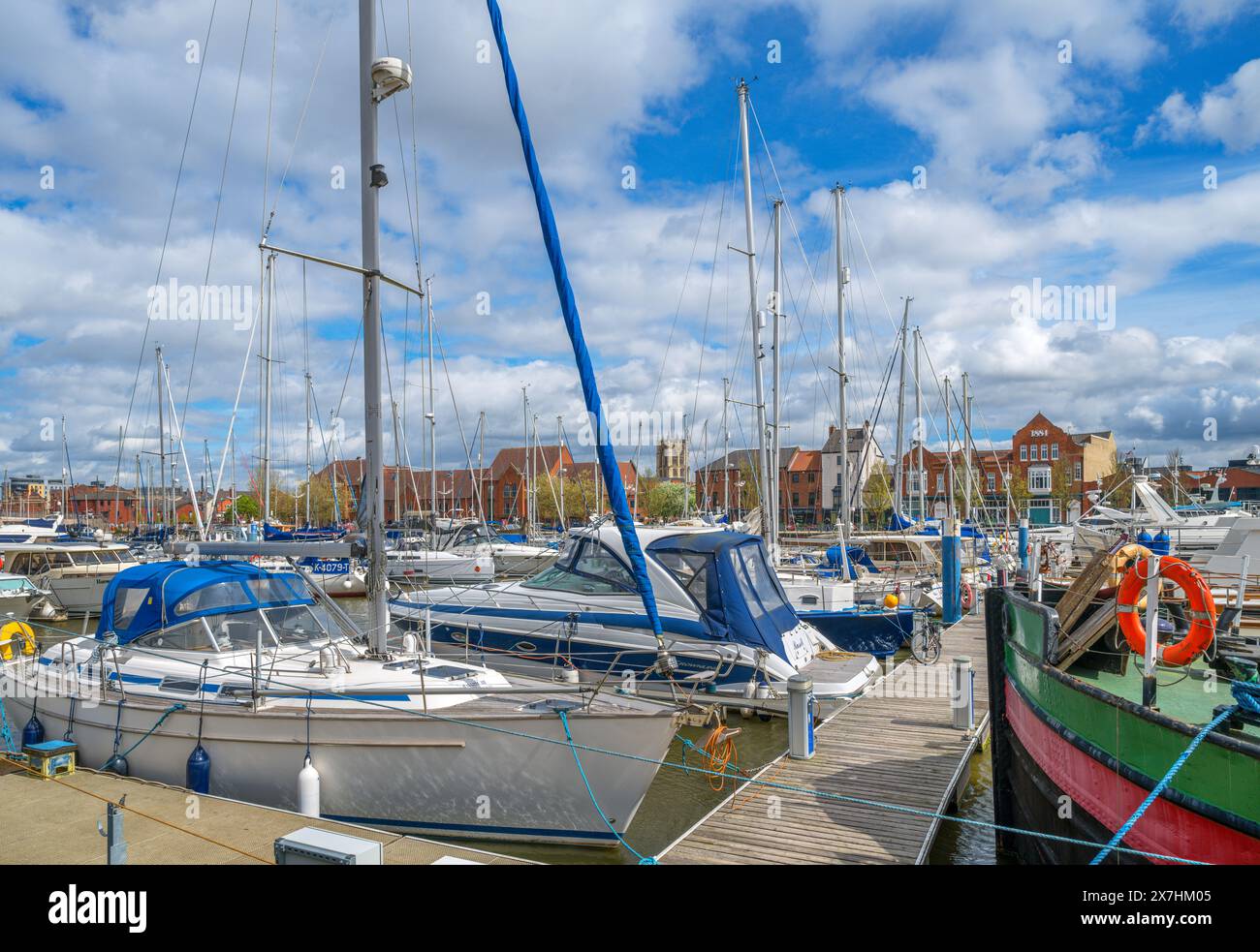 Hull marina with Hull Minster in the distance, Kingston upon Hull ...