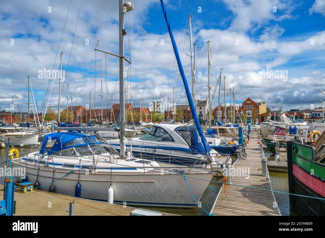Hull marina with Hull Minster in the distance, Kingston upon Hull ...