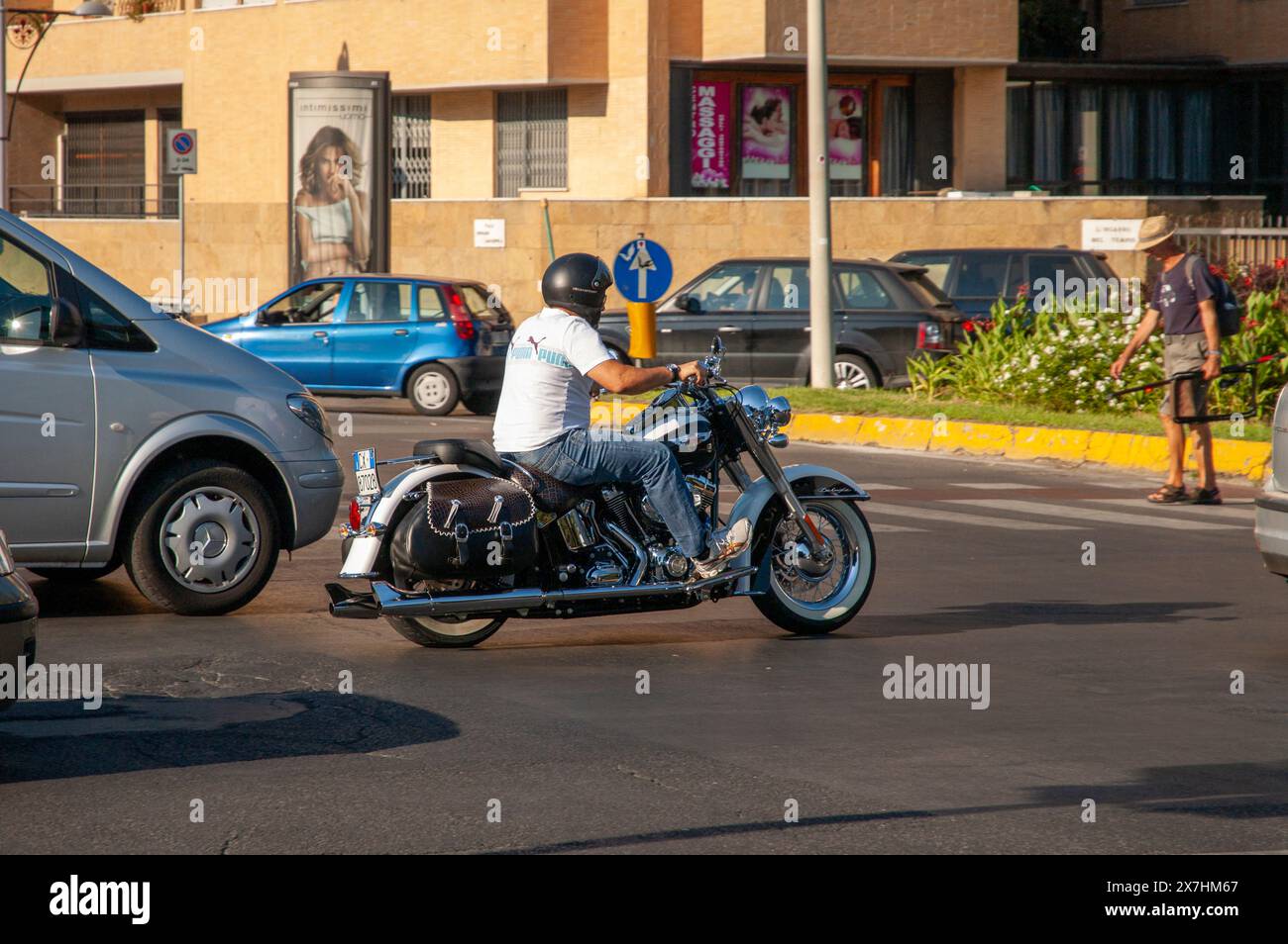 Harley Davidson motorcycle in traffic Stock Photo - Alamy