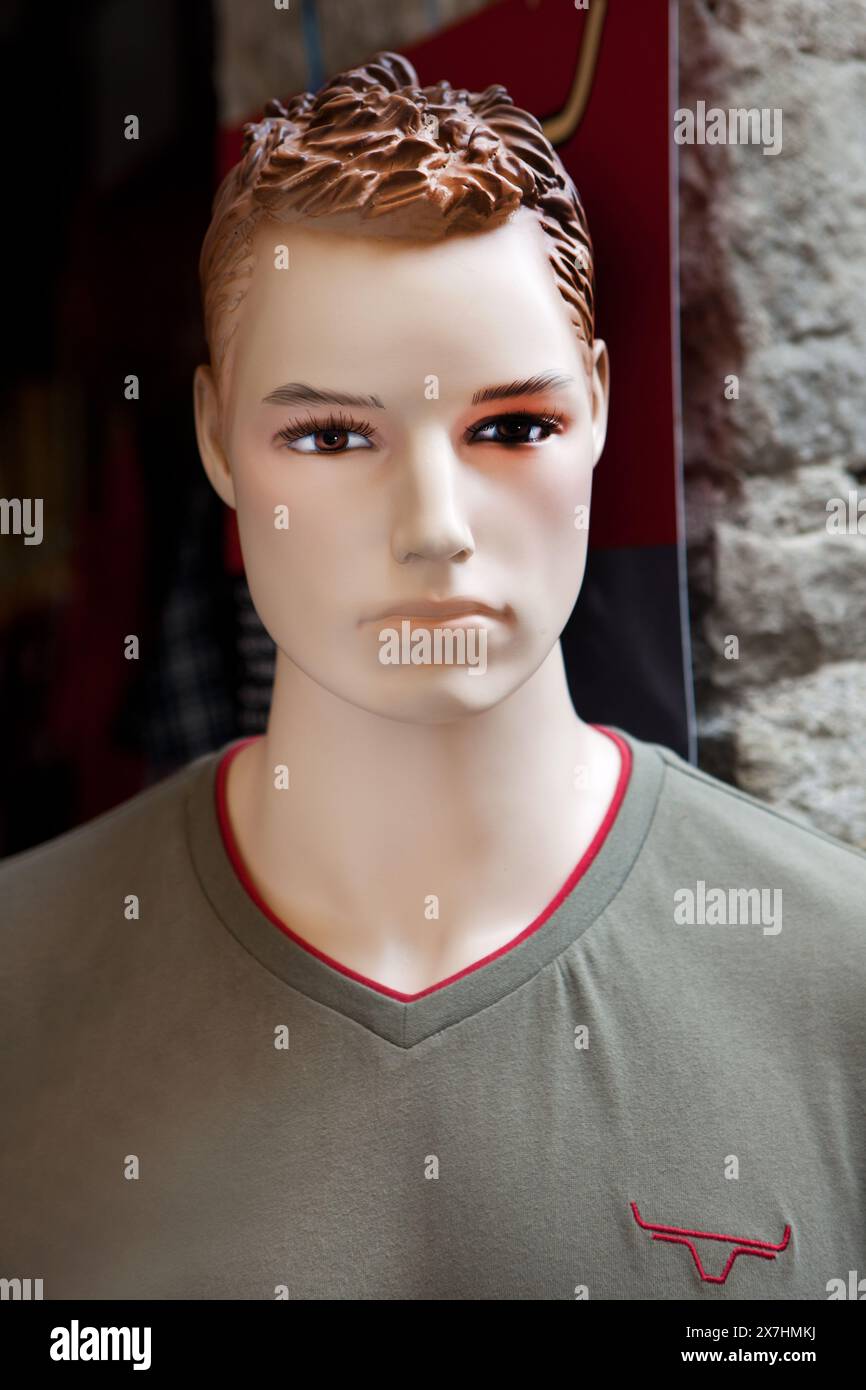 Face of a man mannequin hi-res stock photography and images - Alamy