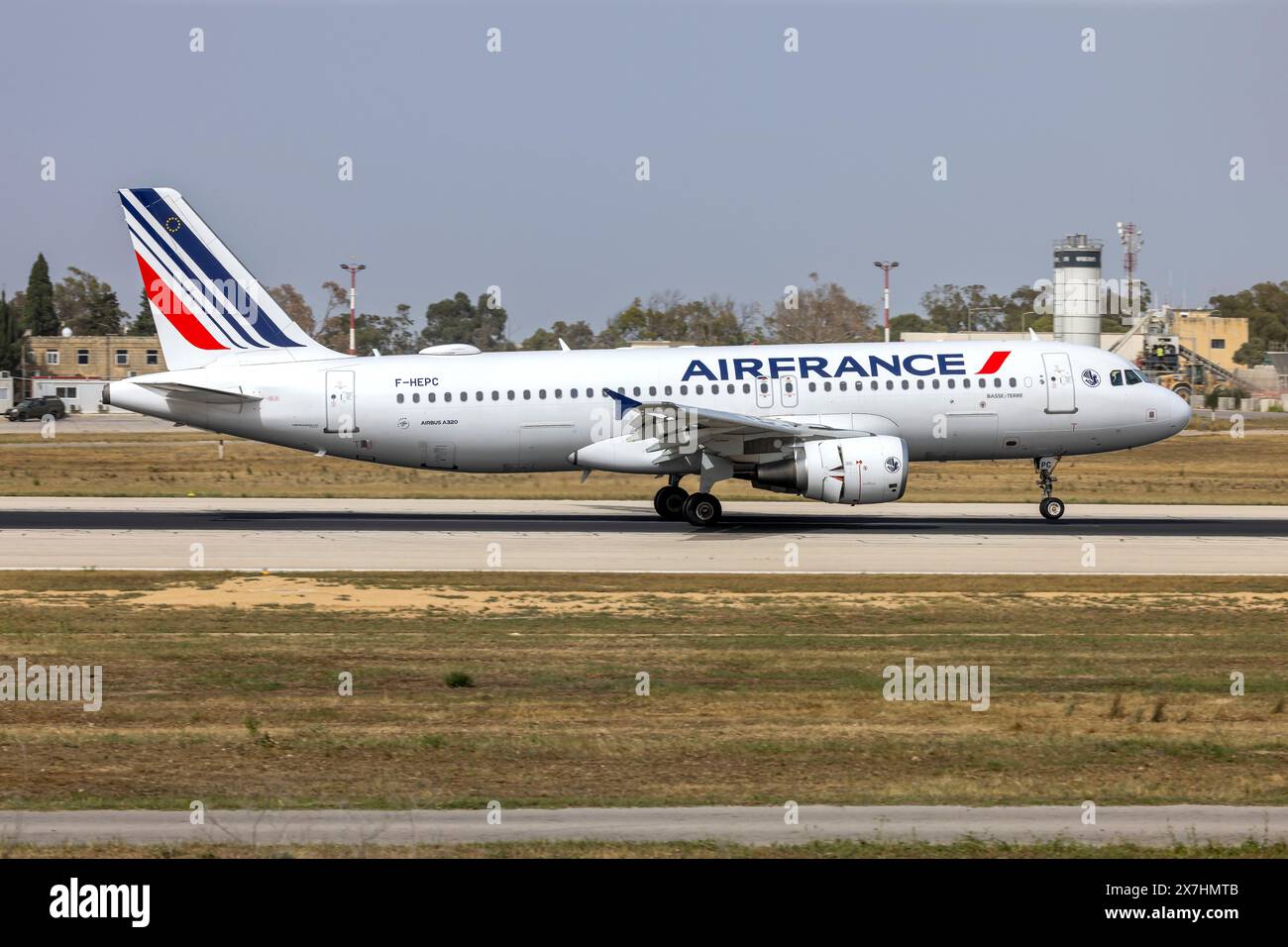 Air France Airbus A320-214 (REG: F-HEPC) landing runway 13 Stock Photo ...