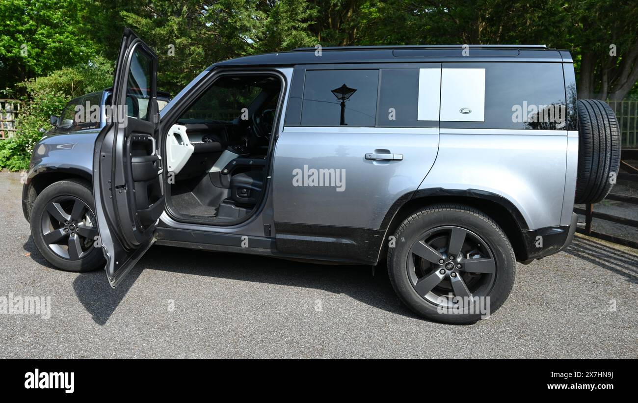 Passenger door open on a Land Rover Defender Stock Photo - Alamy