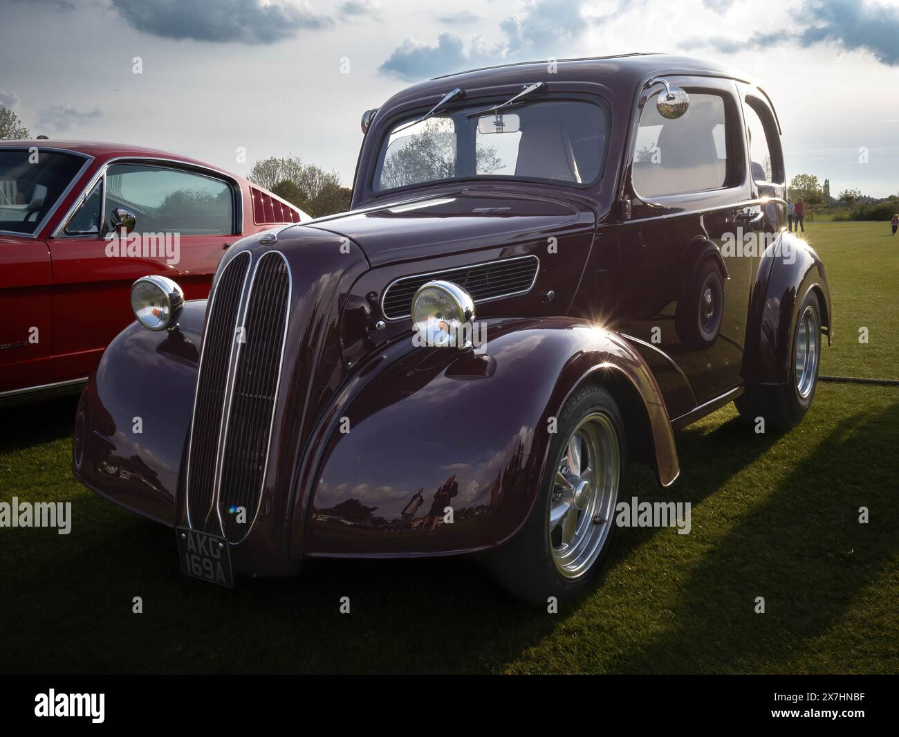 Maroon ford popular hi-res stock photography and images - Alamy