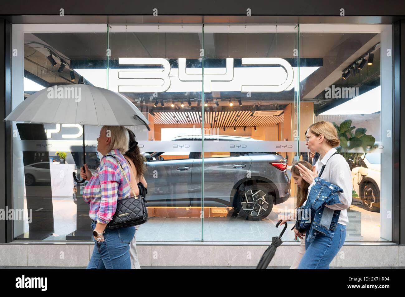 Byd car dealership hi-res stock photography and images - Alamy