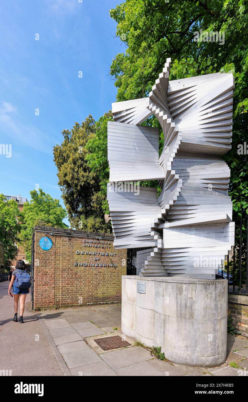 Construction in Aluminium sculpture (by Kenneth Martin) outside the ...