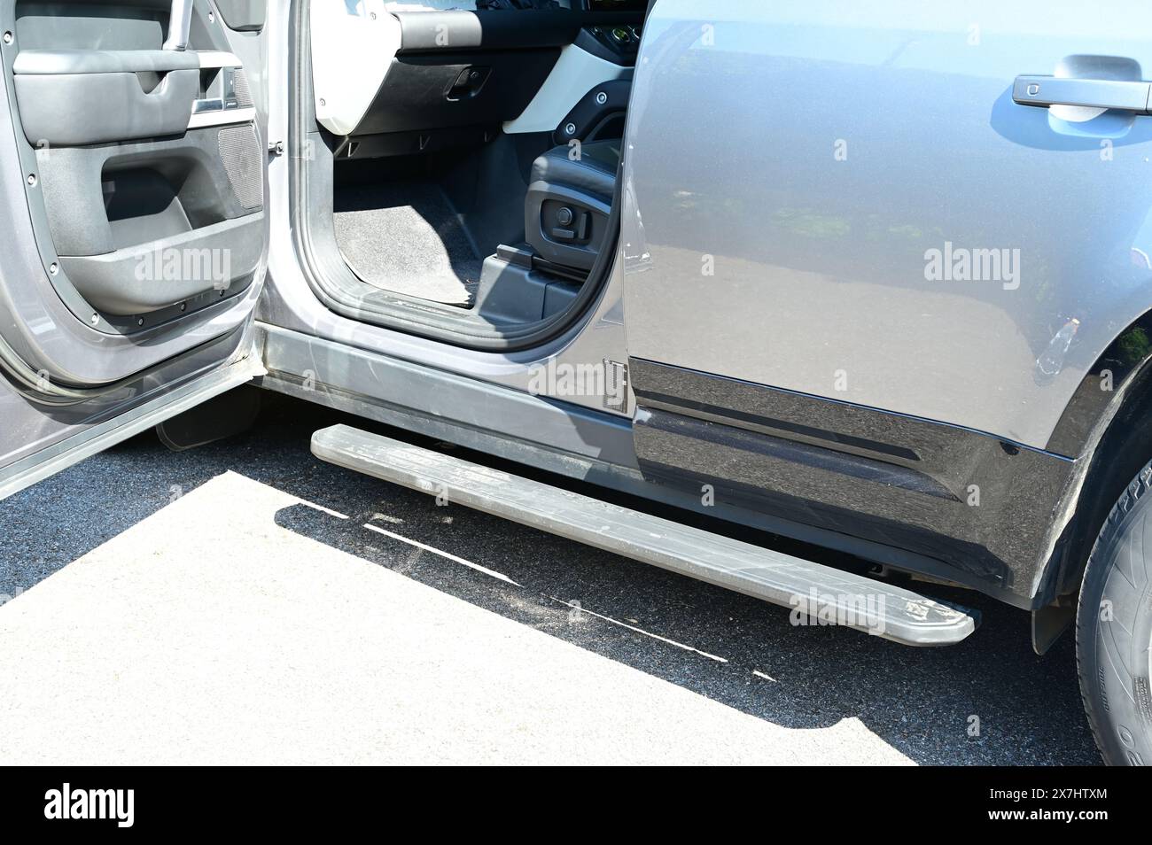 The side step on a Land Rover Defender 110 Stock Photo - Alamy