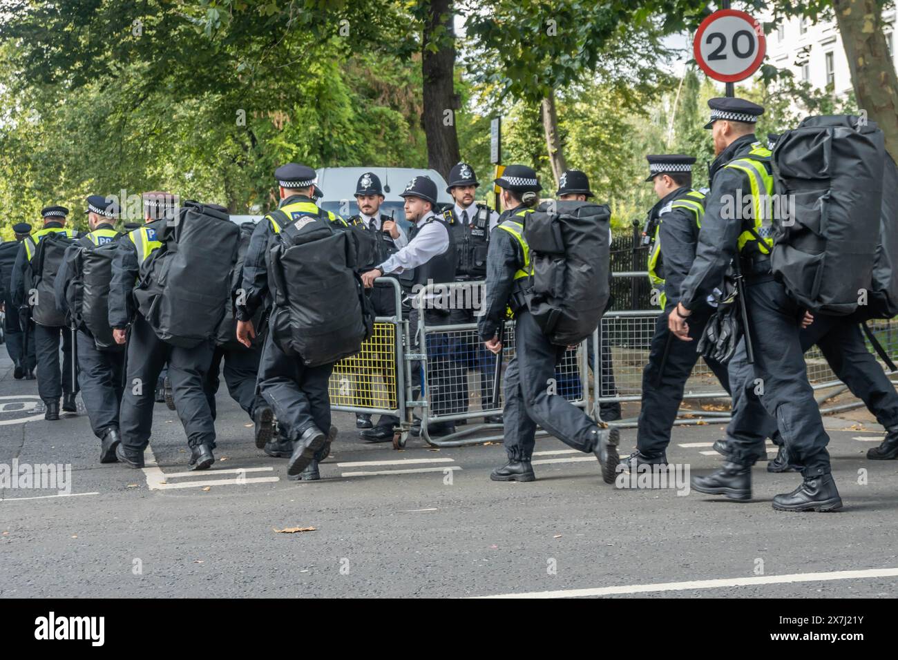 NOTTING HILL, LONDON, ENGLAND - 28 August 2023: Police officers at ...