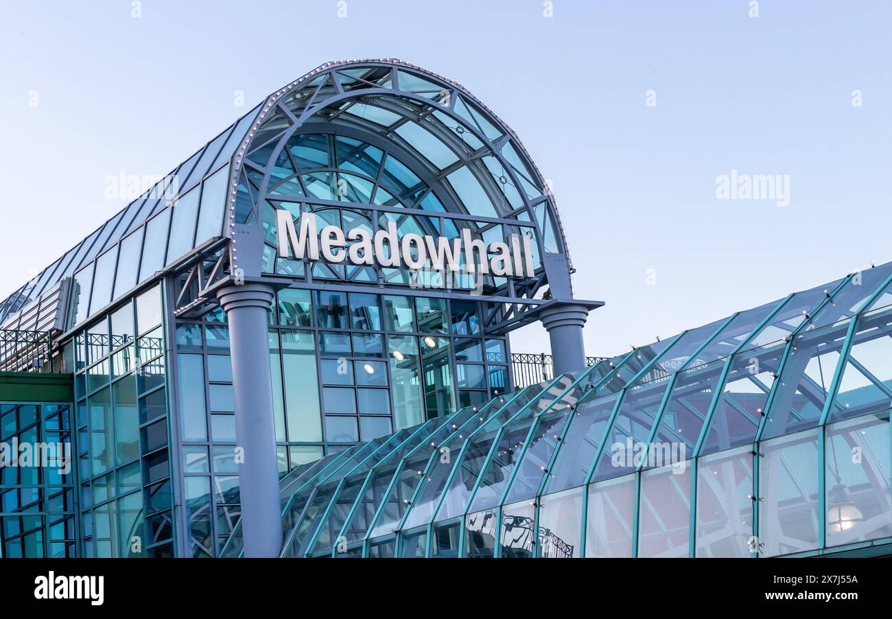 Meadowhall shopping centre entrance hi-res stock photography and images ...