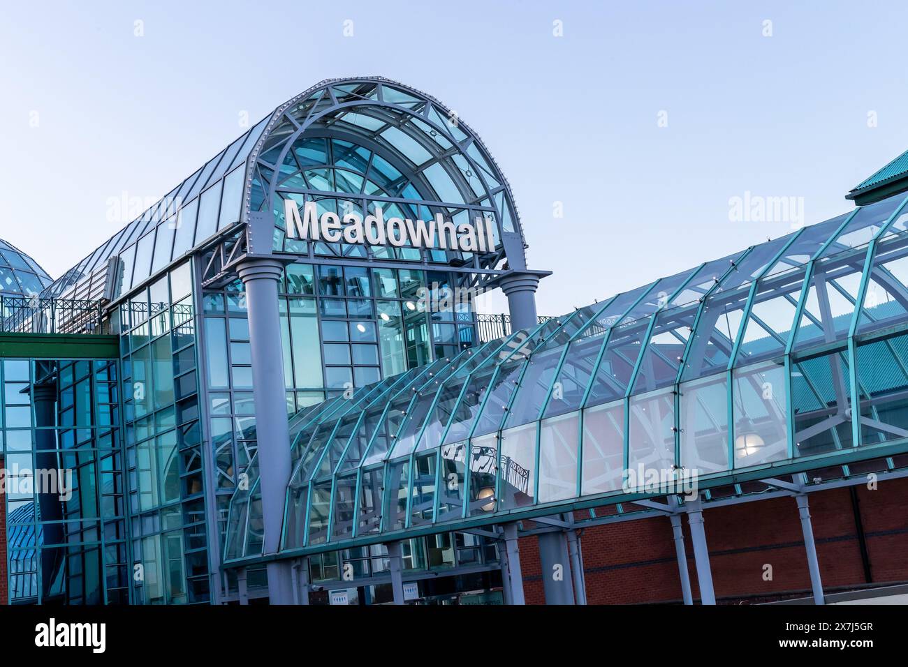 Meadowhall shopping centre entrance hi-res stock photography and images ...