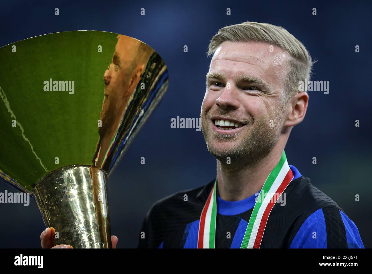 Milan, Italy, 19st May, 2024. Davy Klaassen during the award ceremony ...