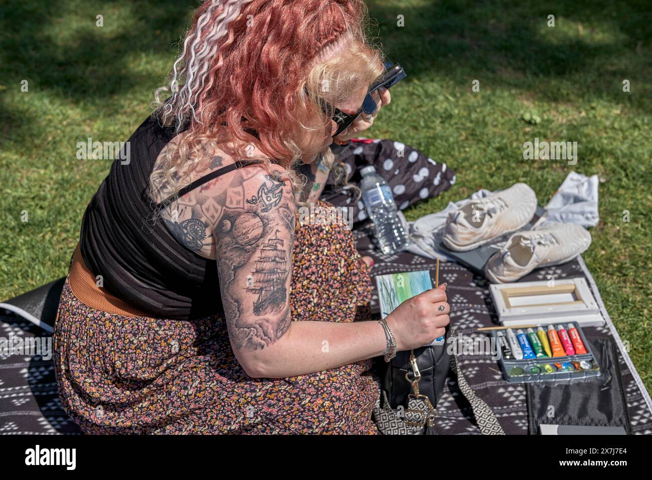 Female artists woman artist hi-res stock photography and images - Alamy