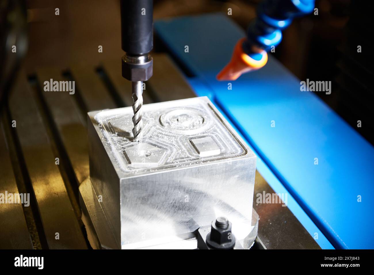 Milling metalworking process hi-res stock photography and images - Alamy
