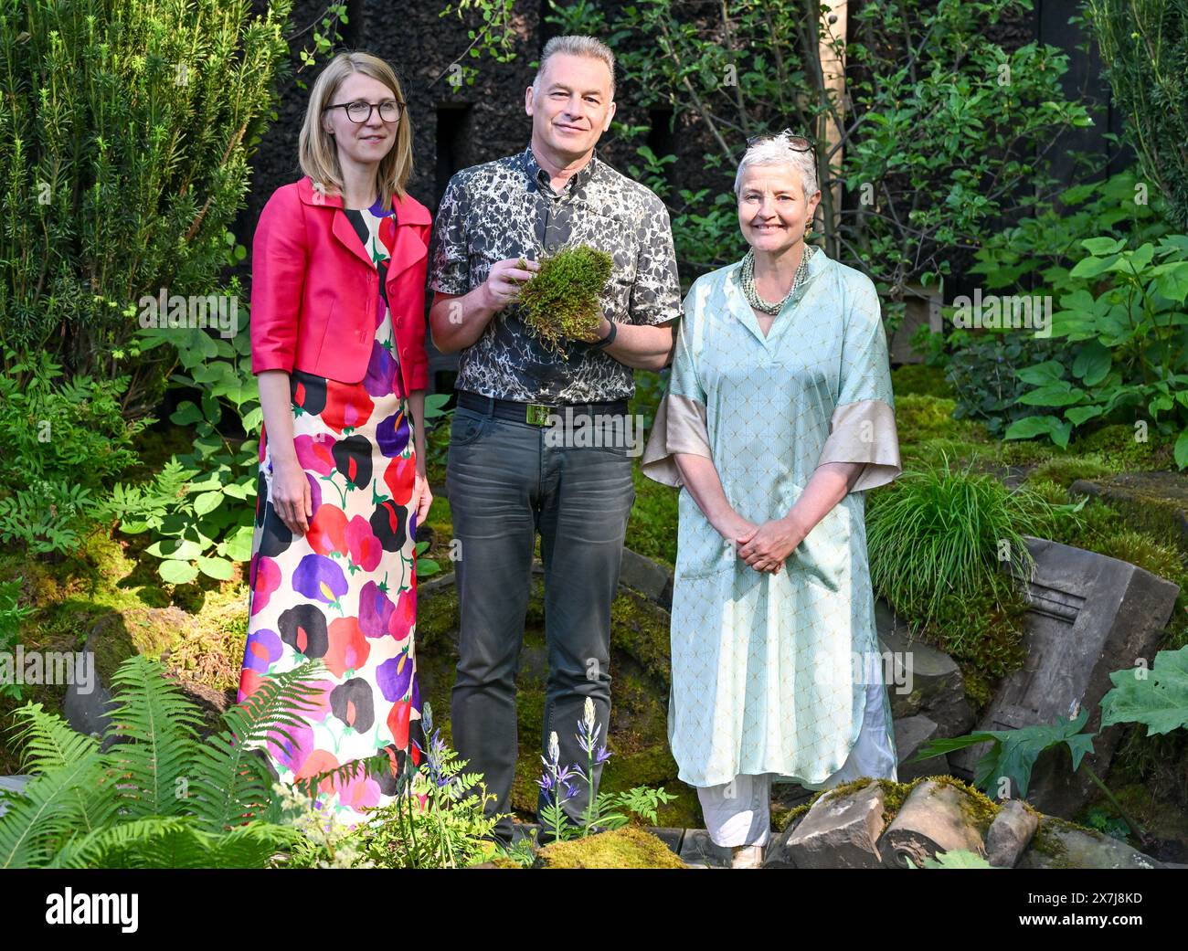 The national autistic society garden hi-res stock photography and ...