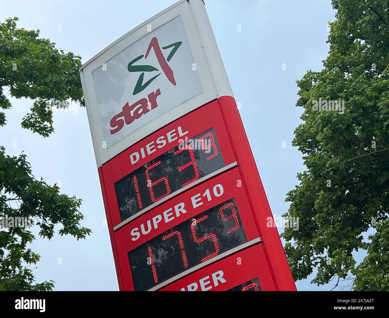 Tankstelle star *** Petrol station star Copyright: xmix1x Stock Photo ...