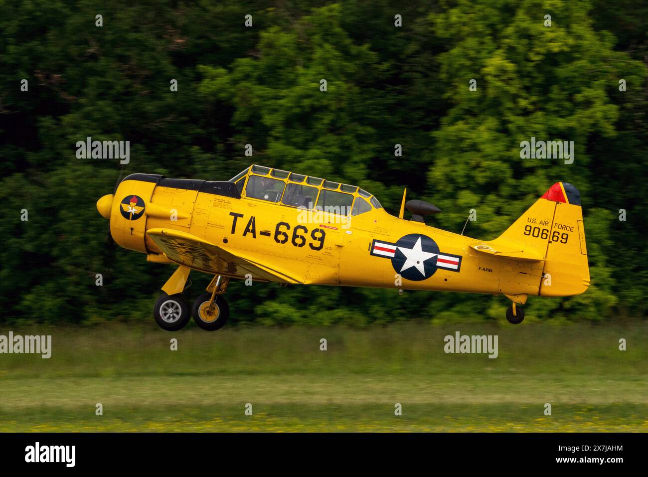 51st "Le Temps Des Helices (Time of the propellers)" airshow at Ferté ...