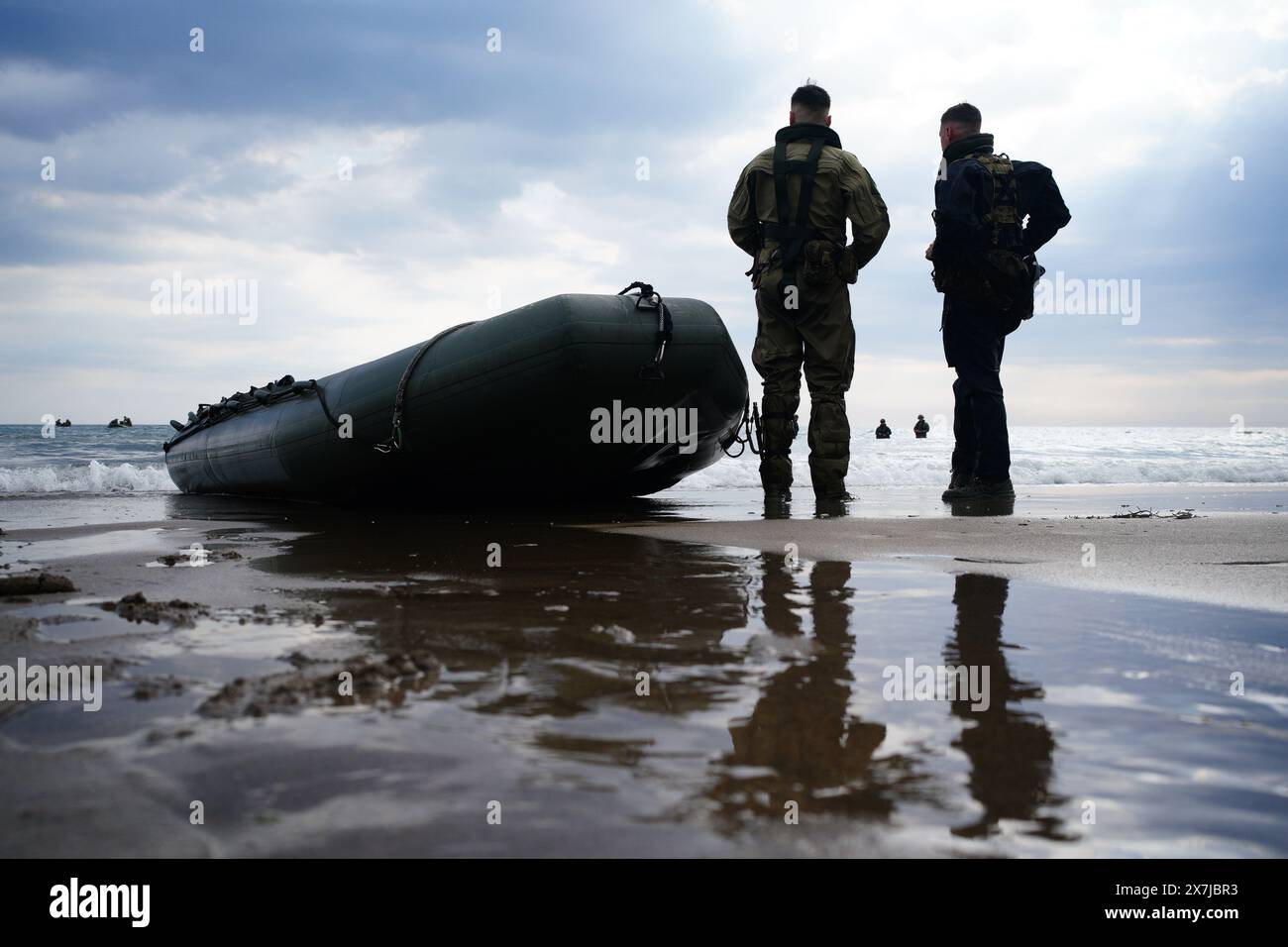Armed Forces personnel from 47 Commando (Raiding Group) Royal Marines ...