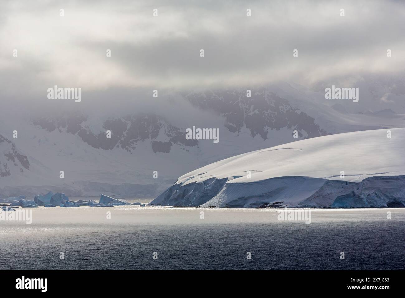 Wilhelmina Bay, Antarctic Peninsula, Antarctica Stock Photo - Alamy