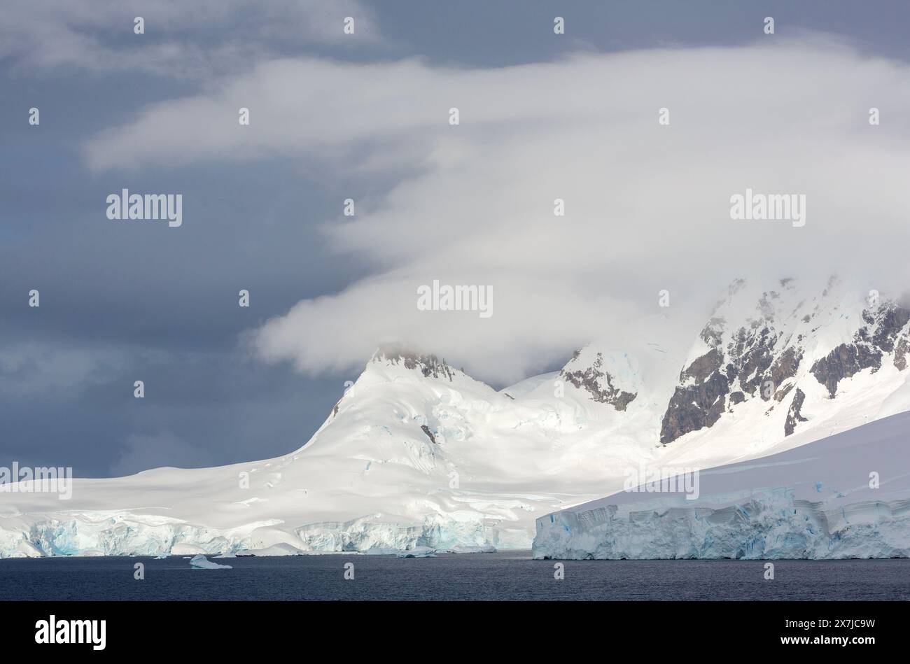 Wilhelmina Bay, Antarctic Peninsula, Antarctica Stock Photo - Alamy