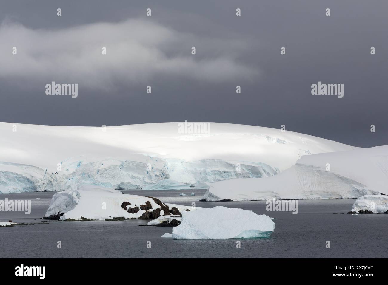Wilhelmina Bay, Antarctic Peninsula, Antarctica Stock Photo - Alamy