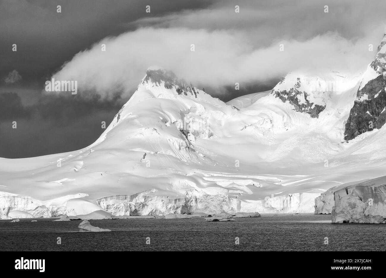 Wilhelmina Bay, Antarctic Peninsula, Antarctica Stock Photo - Alamy