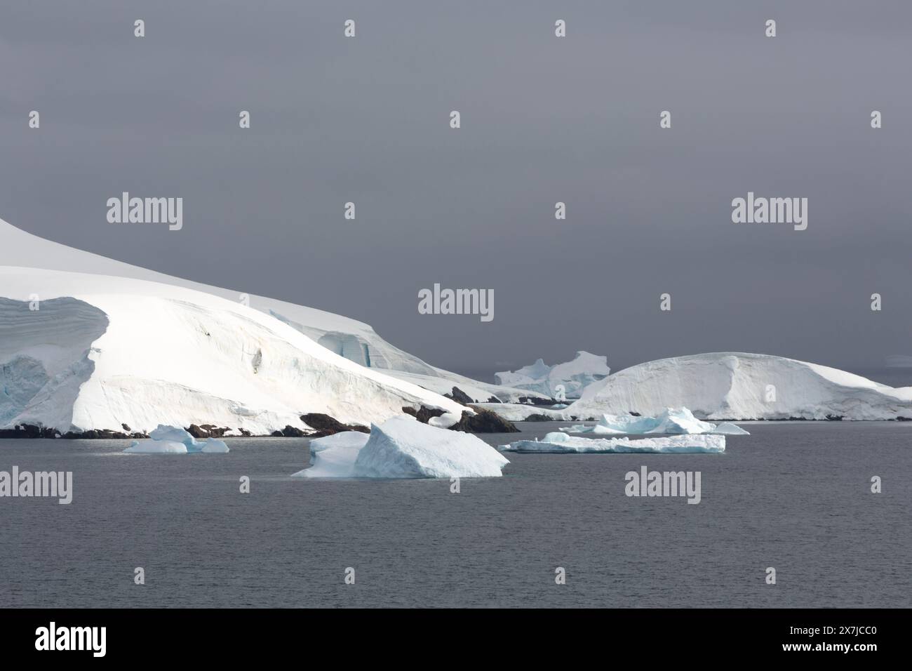 Wilhelmina Bay, Antarctic Peninsula, Antarctica Stock Photo - Alamy