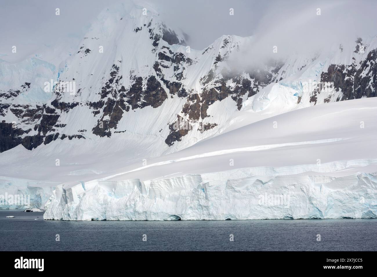Wilhelmina Bay, Antarctic Peninsula, Antarctica Stock Photo - Alamy