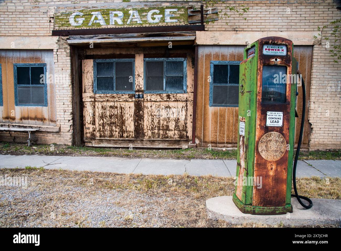 Old gas station and auto repair shop in a small, country town Stock ...