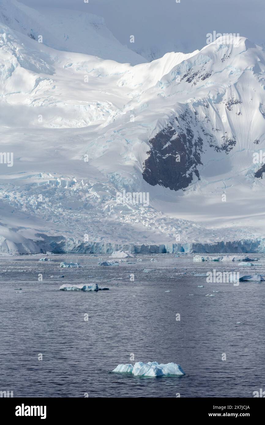 Wilhelmina Bay, Antarctic Peninsula, Antarctica Stock Photo - Alamy