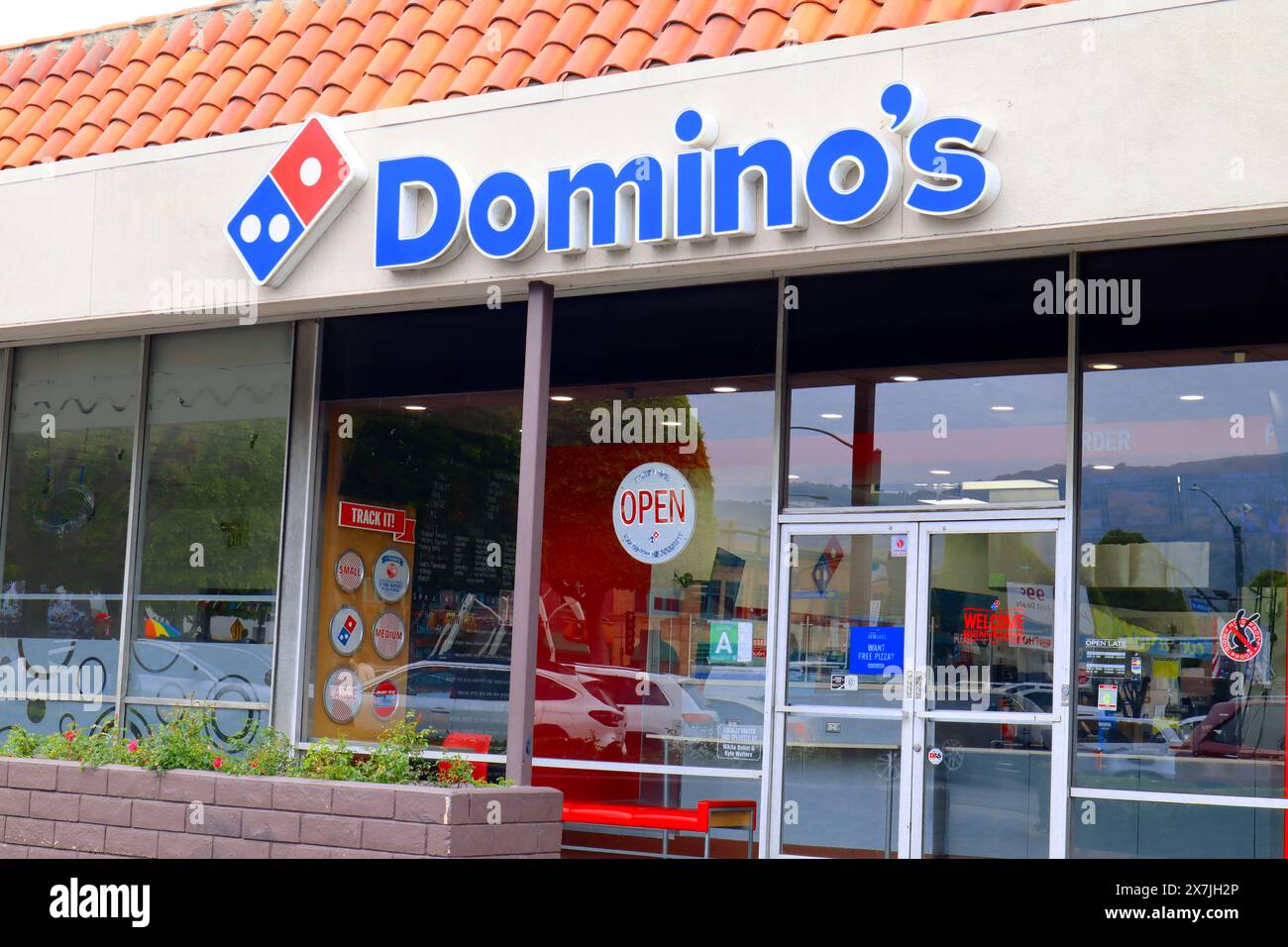 American multinational pizza chain hi-res stock photography and images ...