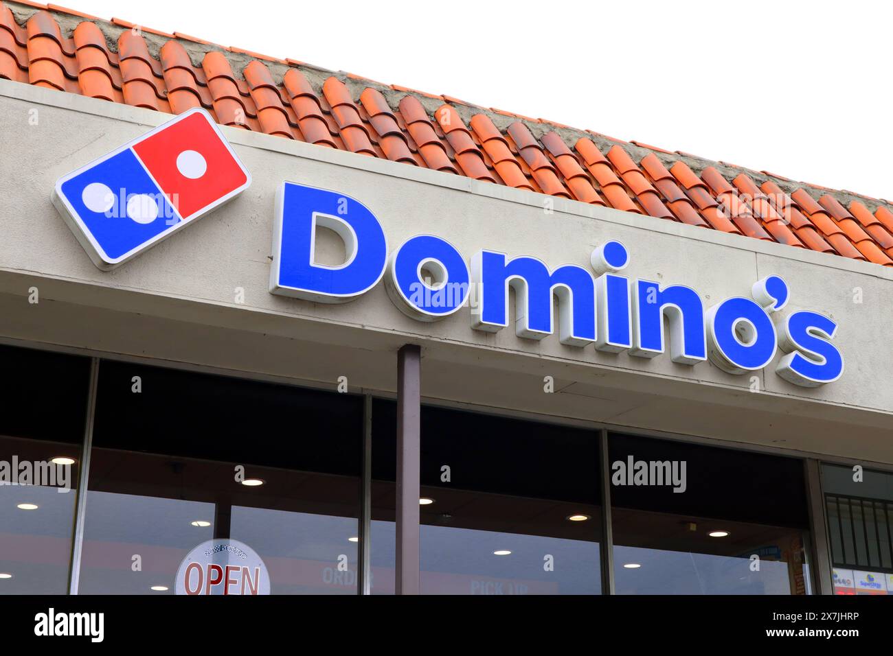 American multinational pizza chain hi-res stock photography and images ...