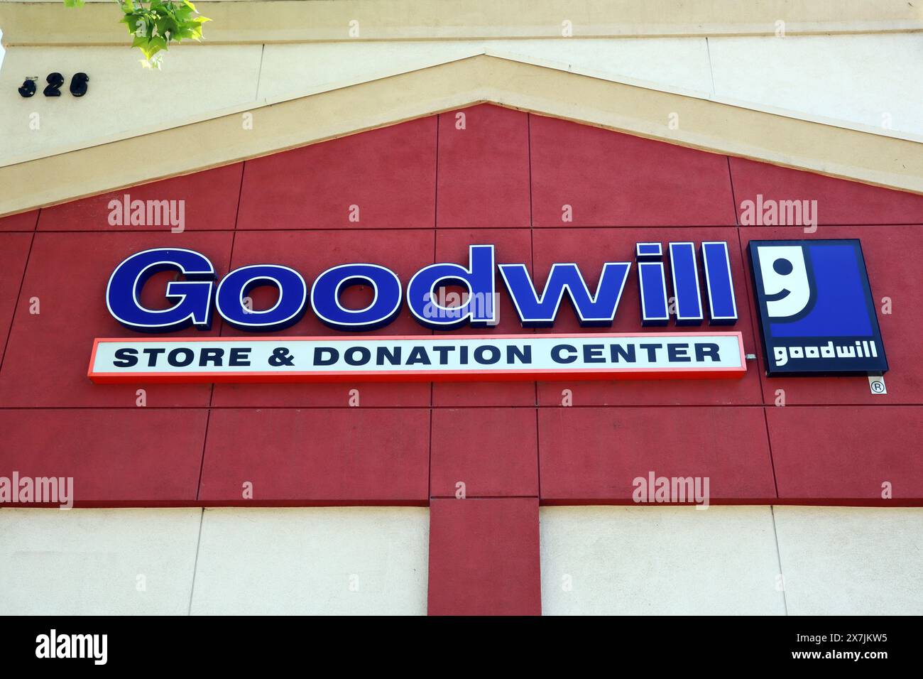 Goodwill store and donation center hi-res stock photography and images ...