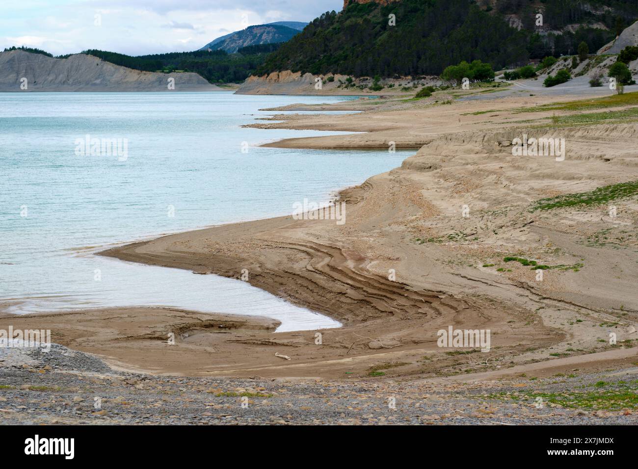 Bank of reservoir hi-res stock photography and images - Alamy