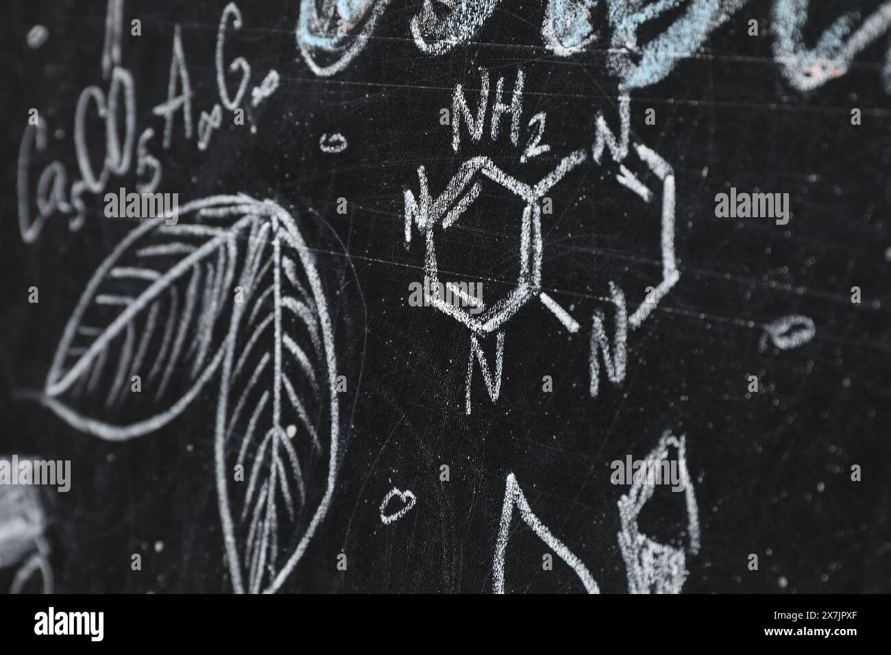 Chemistry teaching drawn blackboard hi-res stock photography and images ...