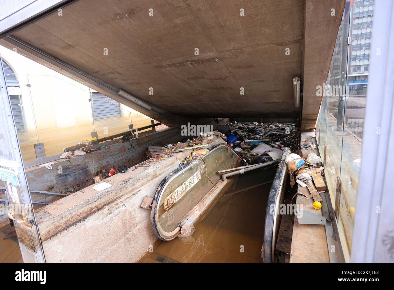 The entrance to the Porto Alegre Tremsurb was completely flooded and ...