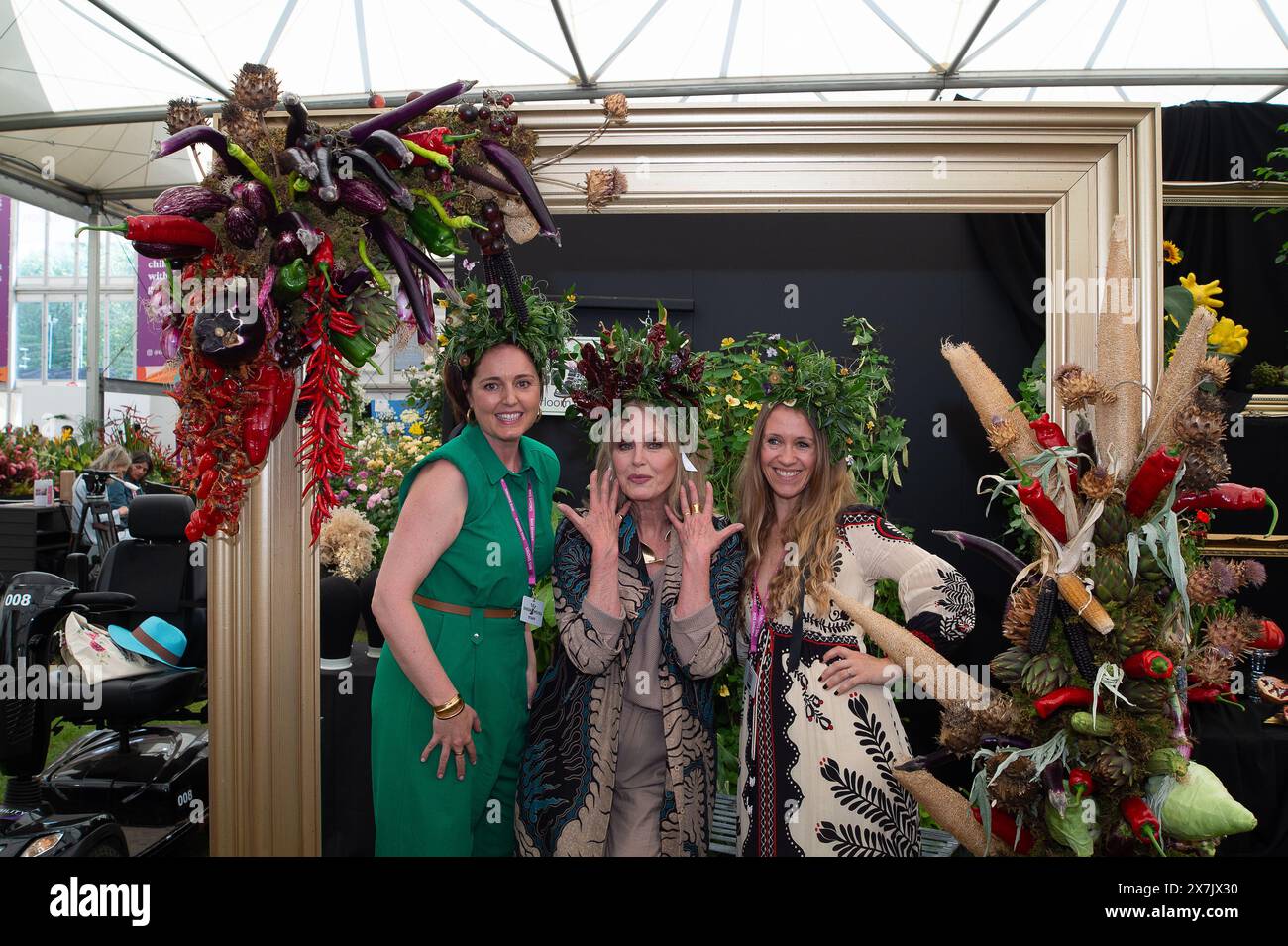 Chelsea, London, UK. 20th May, 2024. Ab Fab actor Joanna Lumley (M ...