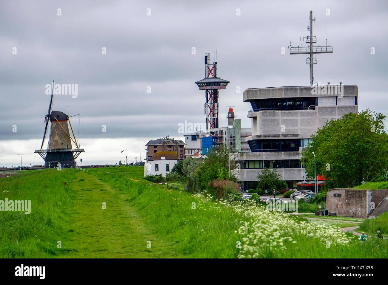 Der Oranjedijk, an der Westerschelde bei Vlissingen, links die ...