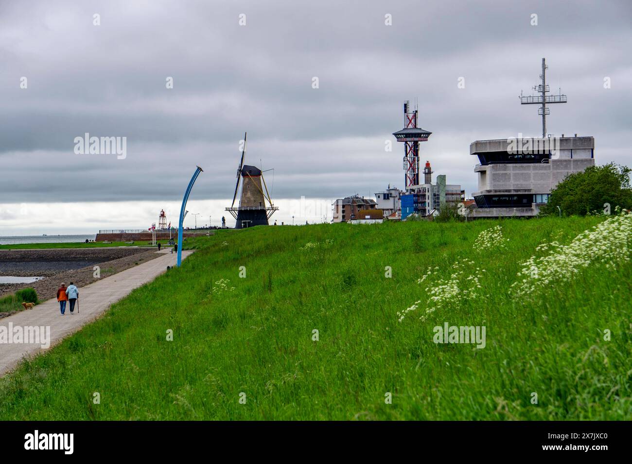 Der Oranjedijk, an der Westerschelde bei Vlissingen, links die ...