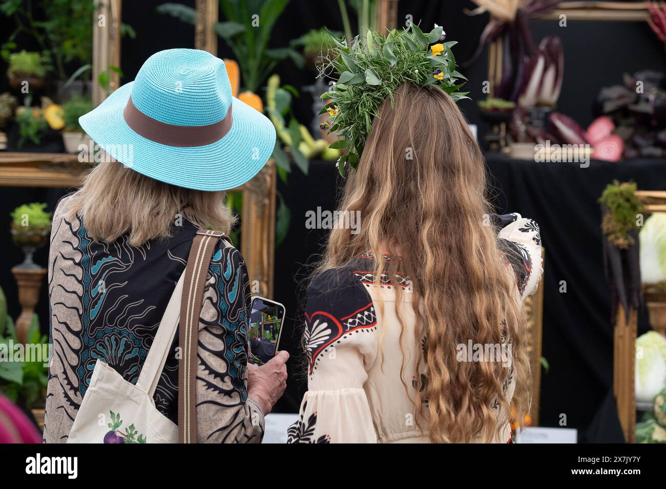 Chelsea, London, UK. 20th May, 2024. Ab Fab actor Joanna Lumley (blue ...