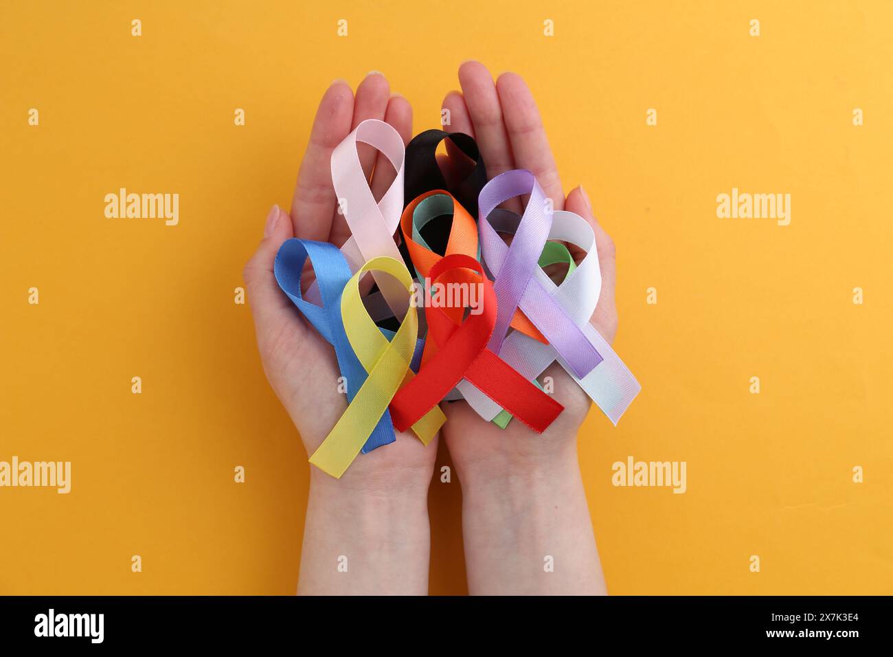 Cancer awareness ribbons hi-res stock photography and images - Alamy
