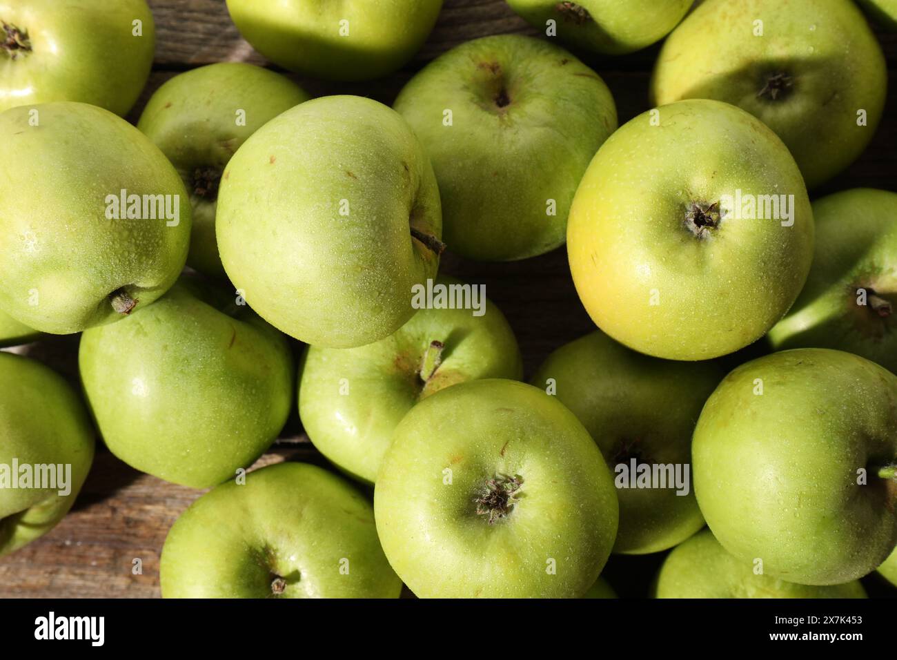 Top view natural apples hi-res stock photography and images - Alamy