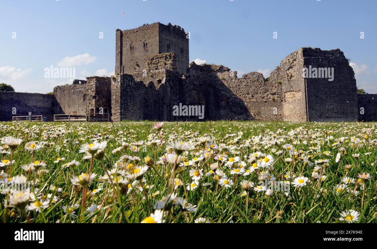 PORTCHESTER CASTLE BUILT BY THE NORMANS AT PORTCHESTER ON THE SHORE OF ...