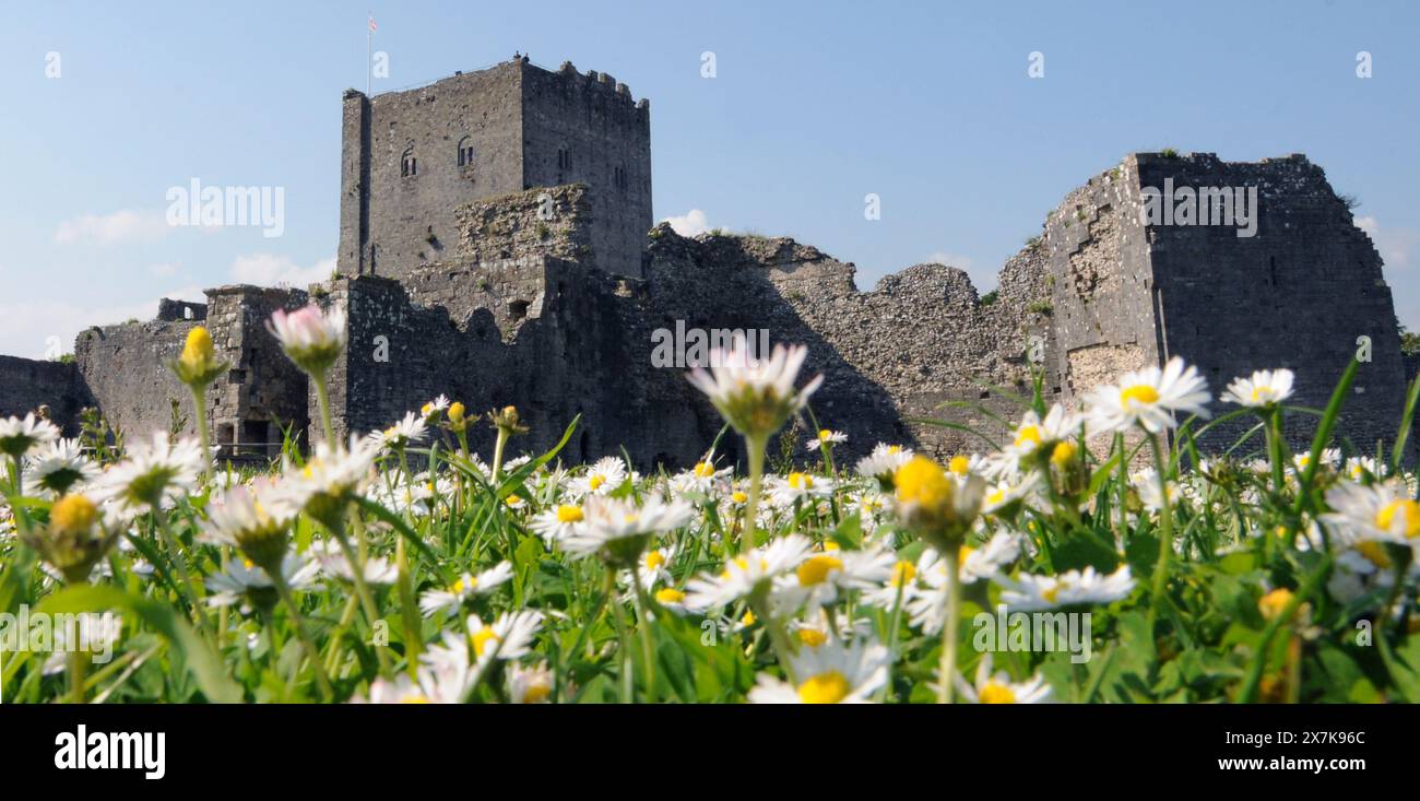 PORTCHESTER CASTLE BUILT BY THE NORMANS AT PORTCHESTER ON THE SHORE OF ...