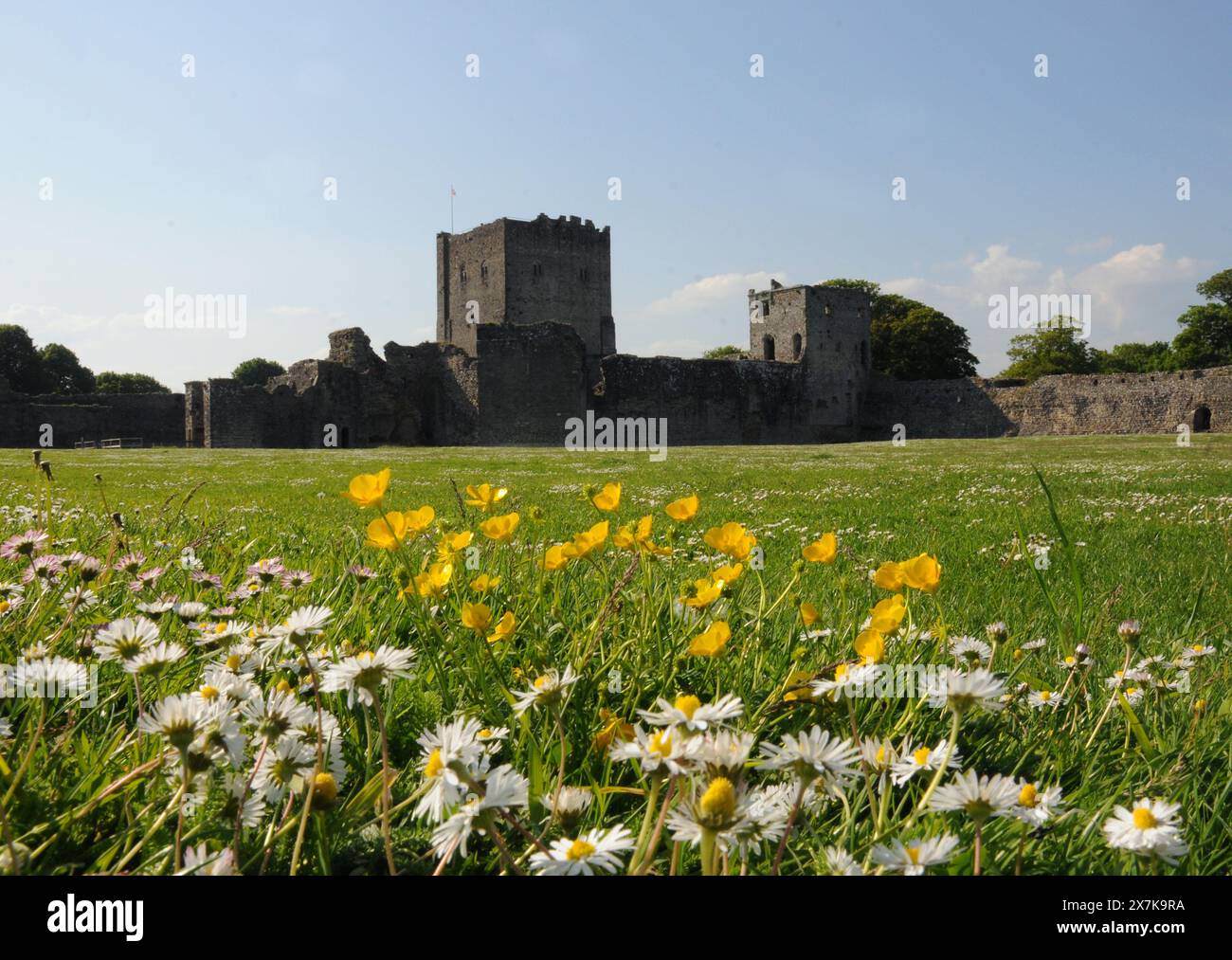 PORTCHESTER CASTLE BUILT BY THE NORMANS AT PORTCHESTER ON THE SHORE OF ...