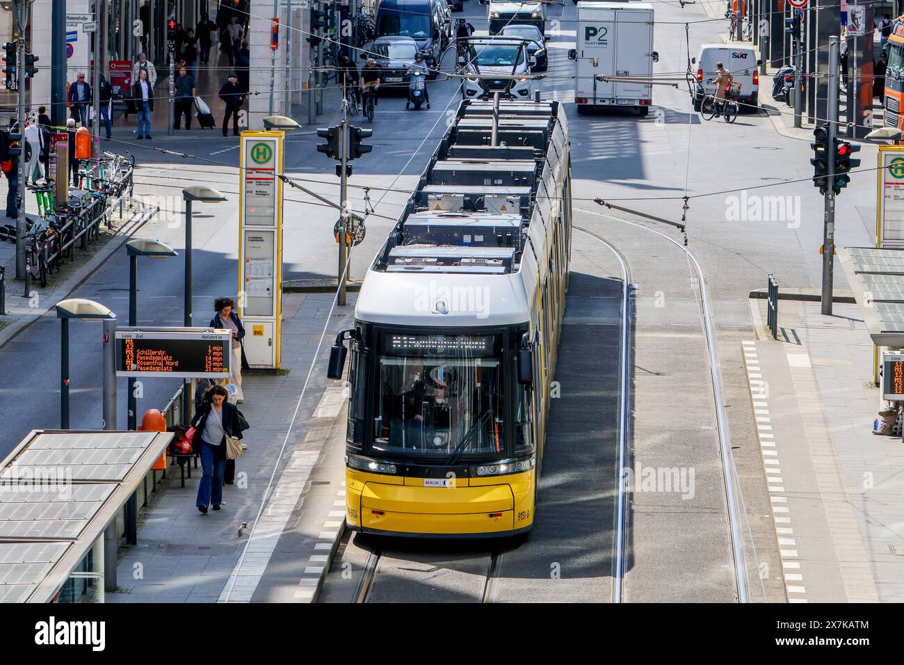 Straßenbahn der BVG auf der Friedrichstraße Linie M1 - Ziel Rosenthal Nord. Berlin, DEU ...
