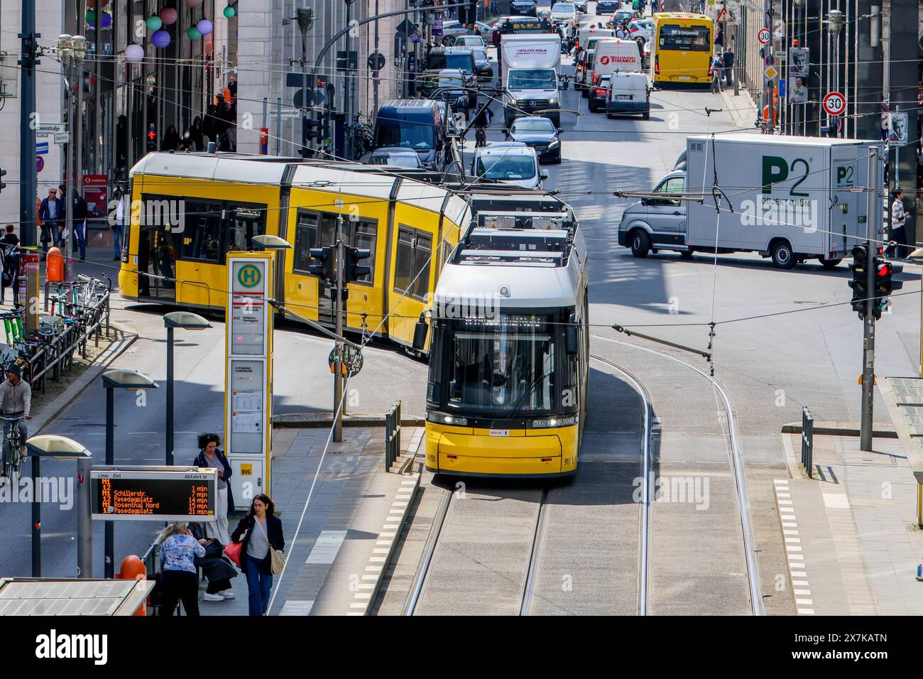 Straßenbahn der BVG auf der Friedrichstraße Linie M1 - Ziel Rosenthal ...
