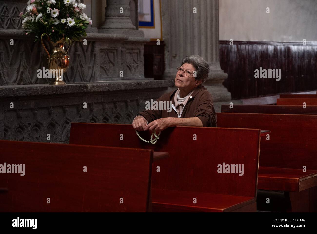 elderly woman praying the rosary in a Mexican church Stock Photo - Alamy