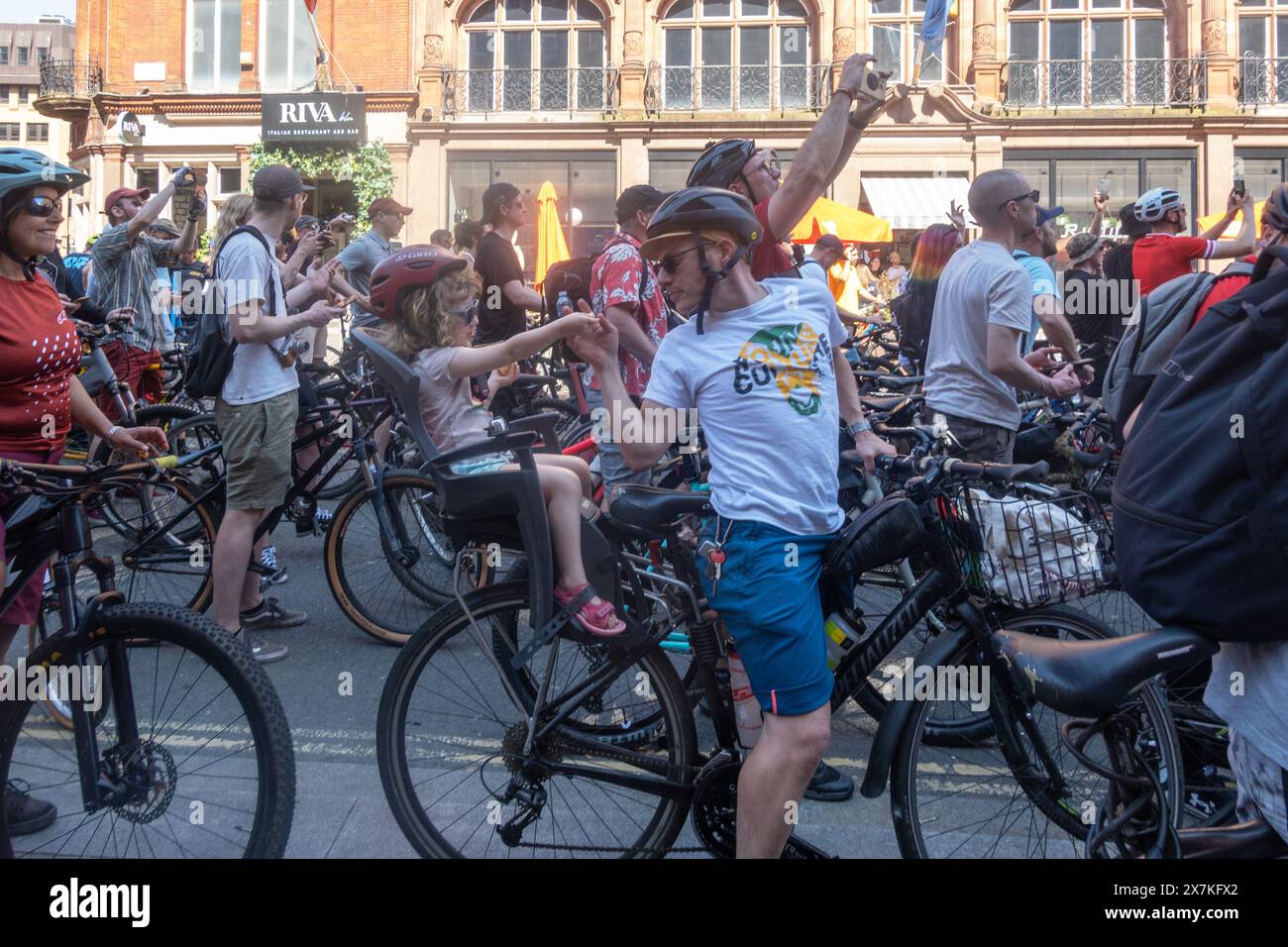 Liverpool bicycle club on Castle Street Stock Photo - Alamy