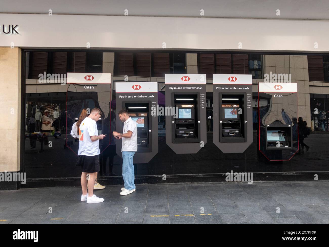 Liverpool line of ATMs outside HSBC UK bank Stock Photo - Alamy