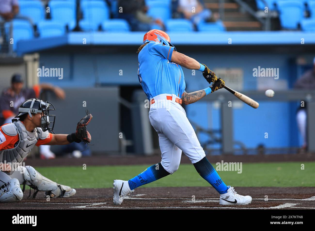 Staten Island FerryHawks Jeison Guzman #27 doubles during the first ...