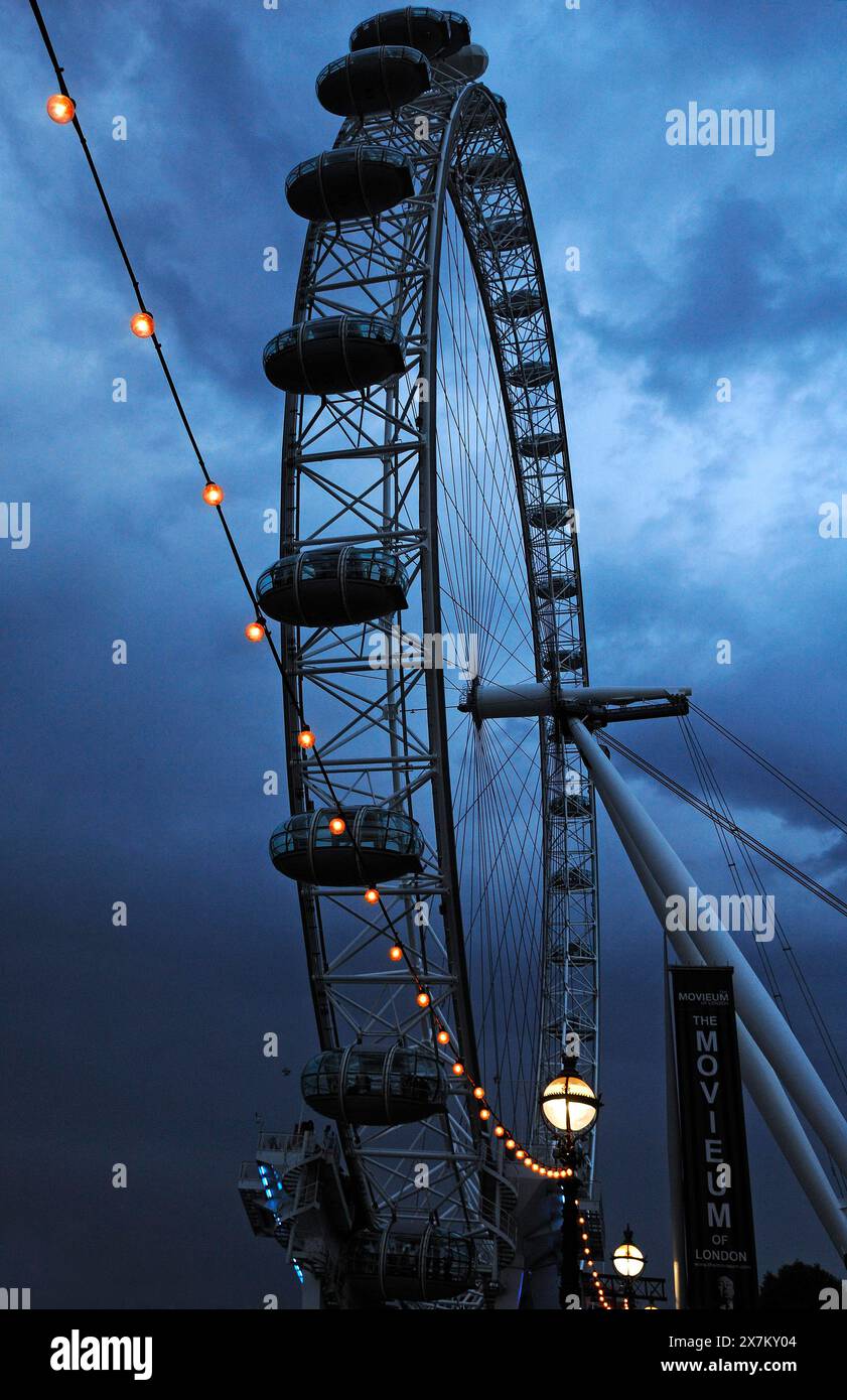 The illuminated Ferris wheel, London Eye at night, London, England ...